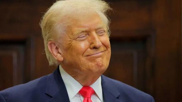 'Grandpa's posting AI slop': Trump ripped for photo of Dem scarfing ...