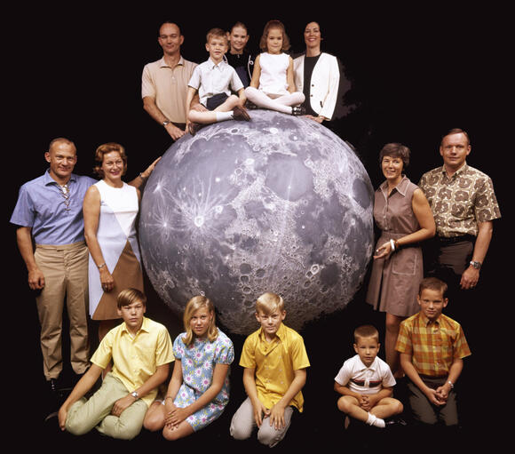 20 Vintage Photos That Perfectly Capture NASA in the 1960s - NewsBreak