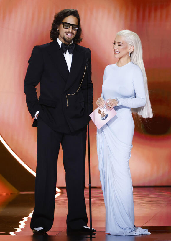 Christina Aguilera Flaunts Her Figure At The Grammys After 40-Lb Weight ...