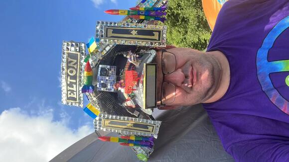 Glastonbury superfan’s 3D-printed Coldplay hat pays off after line-up ...