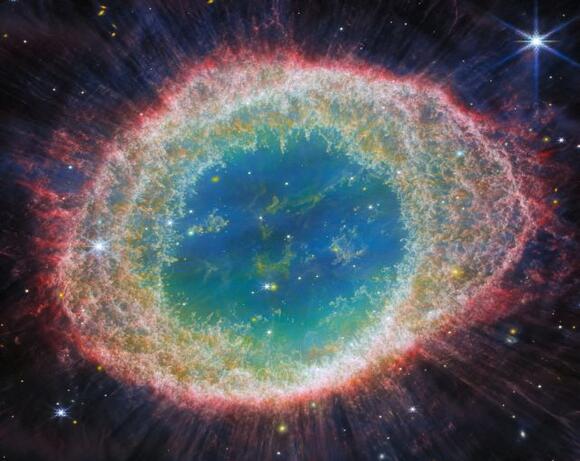 A Glowing Bar of Iron Is Haunting The Ring Nebula – And No One Knows ...