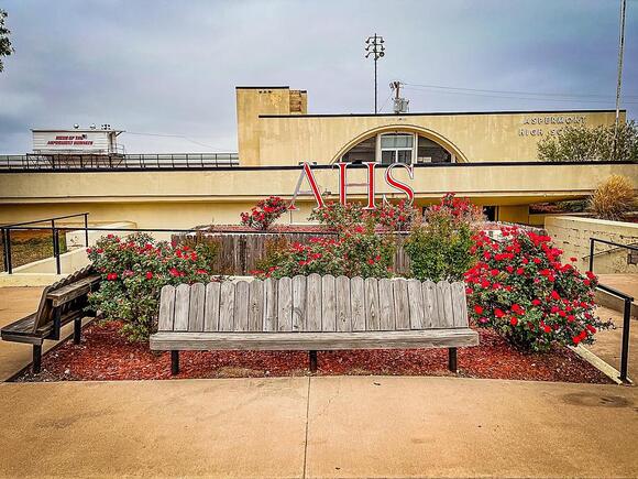 This Tiny Texas Town Has A Totally Unique Underground High School ...