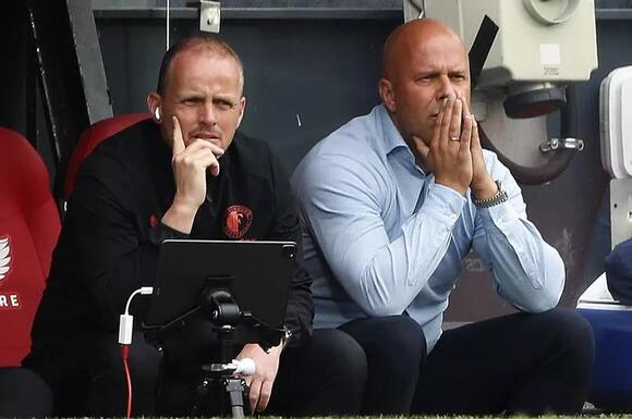 Why Liverpool coach Sipke Hulshoff received a yellow card during Wolves ...