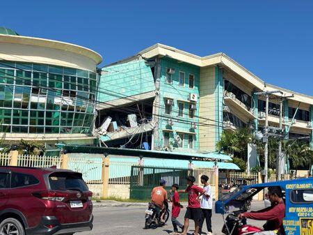 Earthquake of magnitude 7.8 strikes off southern Philippines, 15 feared ...