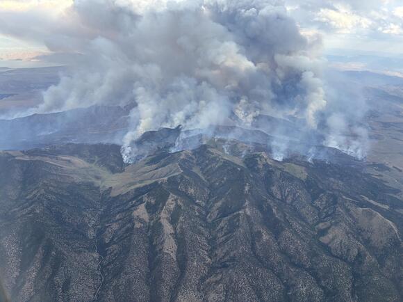 Iron Fire still showing 'extreme fire behavior' at over 24,000 acres ...