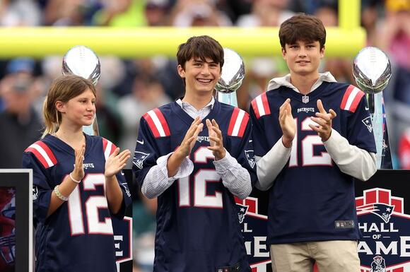 Footage of Tom Brady's son playing high school basketball goes viral ...