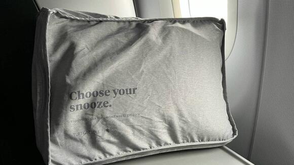 This viral 'hack' for sleeping on long flights is actually pretty ...