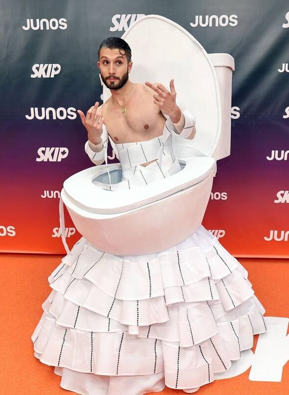 Rapper bbno$ dresses as toilet for Juno Awards 2025 and calls out Elon ...