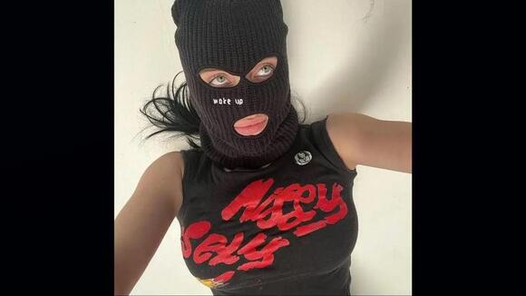 From Baggy to Bold! 10 of the Hottest Times Billie Eilish Ditched Her ...