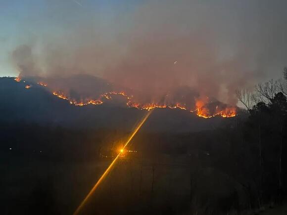Table Rock fire prompts mandatory evacuations - NewsBreak