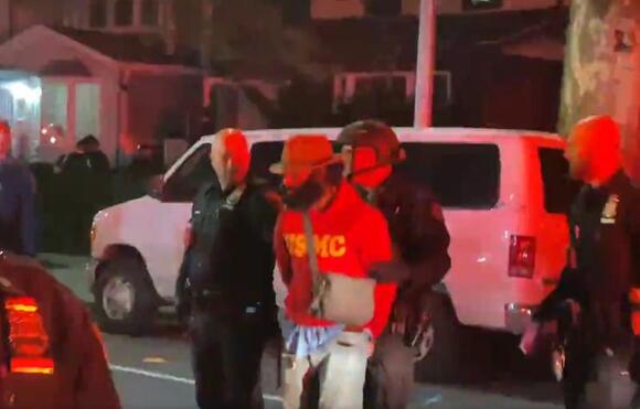 Man stabs 3 relatives inside Queens home, barricades himself - NewsBreak