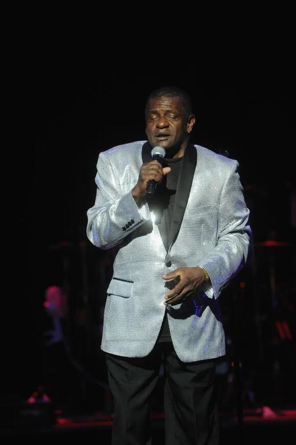 “She’s A Bad Mama Jama” Singer Carl Carlton Passes Away at 72 - NewsBreak