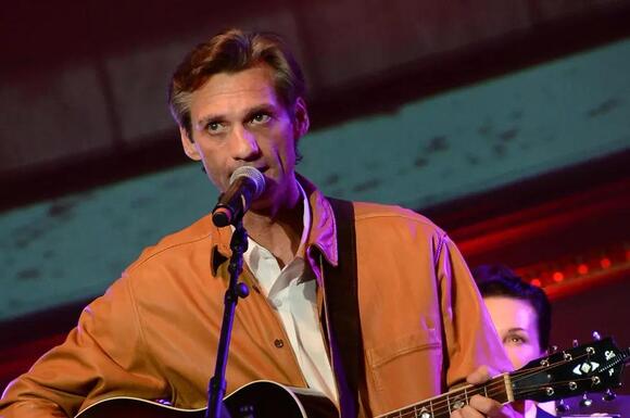 These 36 Country Singers Have Battled Cancer - NewsBreak