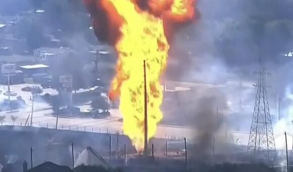 Pipeline explosion, fire prompt evacuations in Houston suburb