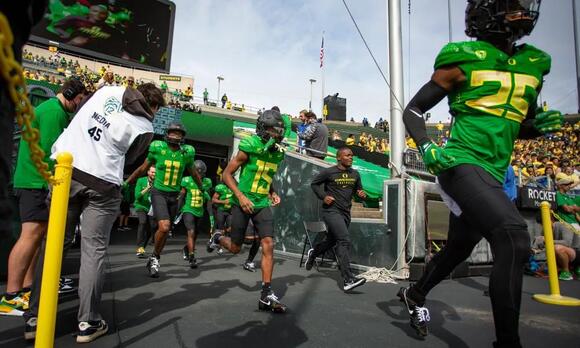 Dakorien Moore, a 5-star wide receiver, commits to Oregon - NewsBreak