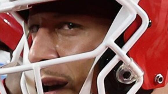 Perfectly-Timed Photo Shows Patrick Mahomes Giving Dan Campbell The ...