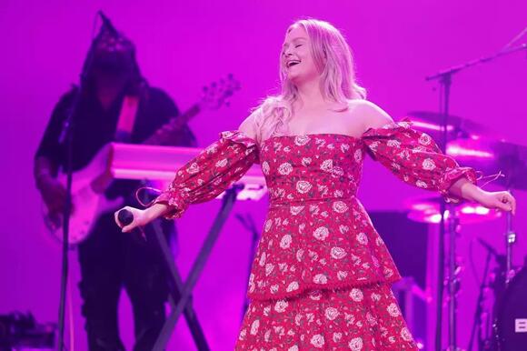 Hailey Whitters is Pregnant, Expecting First Baby With Husband Jake ...