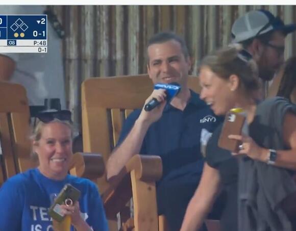 Steve Gelbs interrupted by completely shocked fan in hilarious SNY TV spot