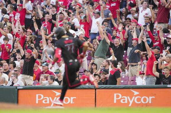 Rookie Rece Hinds hits 1st career grand slam as Reds roll to a 7-4 win ...
