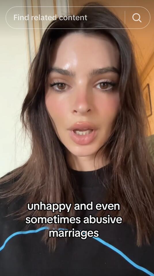 Emily Ratajkowski Shared The Reason She Turned Her Engagement Ring Into ...