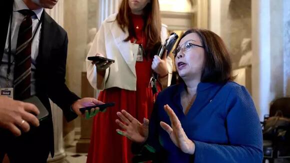 Army yanks tribute to Purple Heart senator who lost both legs after ...