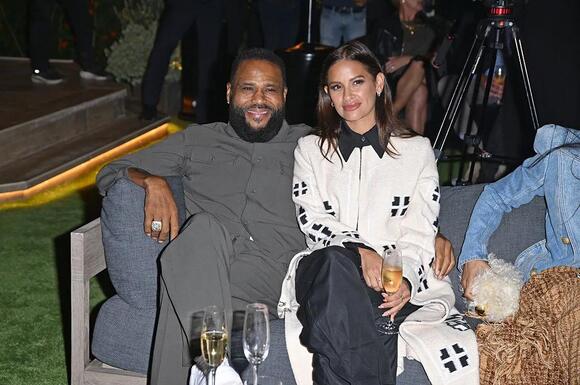 Dating-ish! Anthony Anderson Confirms His Relationship With Rocsi Diaz ...