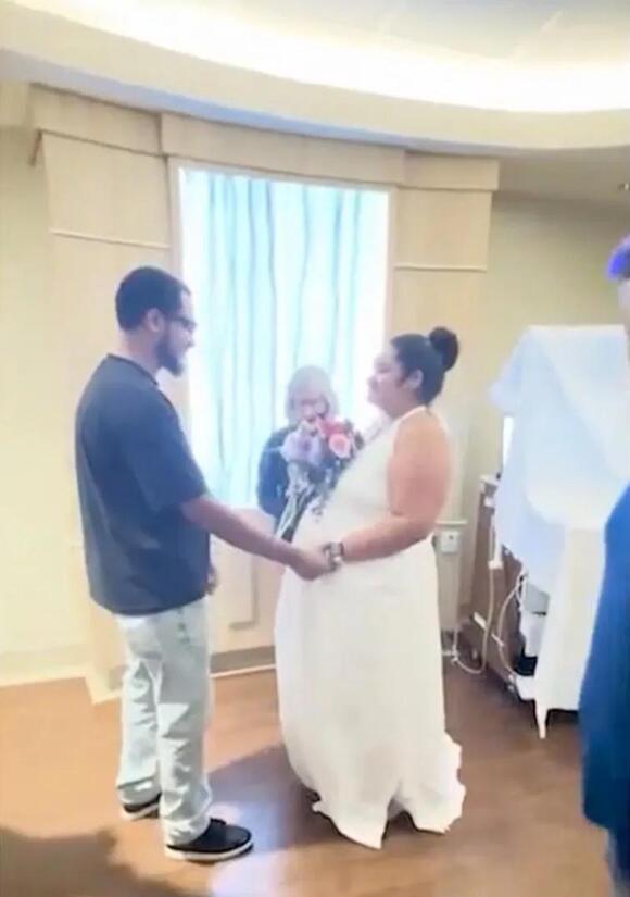 Florida mom gets married while in labor — then gives birth hours later ...