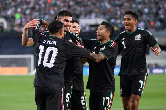 Vázquez’s first-half header lifts Mexico past Australia 1-0 in a World ...