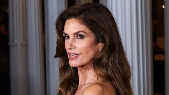Cindy Crawford Reveals Health Condition She's Secretly Battled for 10 ...