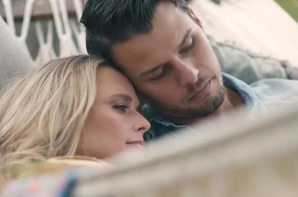 Miranda Lambert Grieving Two Heartbreaking Losses – Her Mini Horses ...