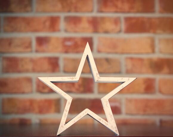 Man Shows Off Probably the Best DIY Dollar Tree Light Up Star Decor ...