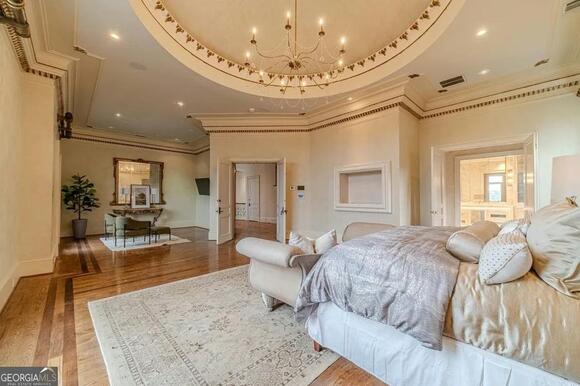 Steve Harvey Slashes $350K Off Georgia Mansion, Can’t Seem to Sell Old ...
