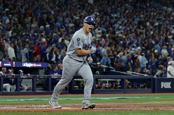 Colonel Sanders sighting at Blue Jays vs. Dodgers goes viral during ...