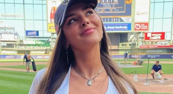 Female Milwaukee Brewers Fan Is Causing Major Stir On The Field & In ...