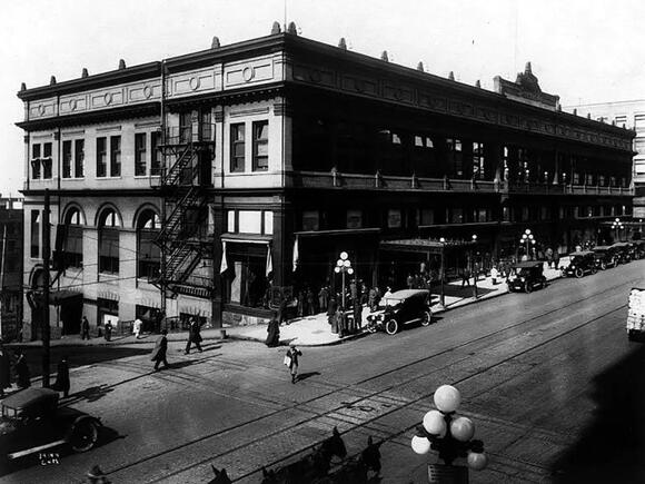 25 of the Oldest Department Stores in the U.S. and the Ones That Are ...