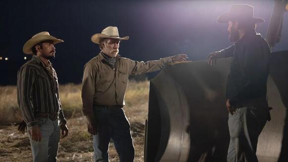 What Beth and Rip’s Shocking ‘Dutton Ranch’ Episode 4 Crisis Gets Right ...