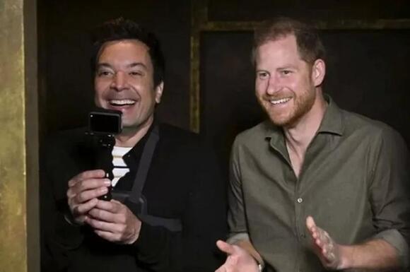 Prince Harry shuts down 'embarrassed royal' status with bold gestures ...