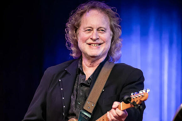 These 36 Country Singers Have Battled Cancer - NewsBreak