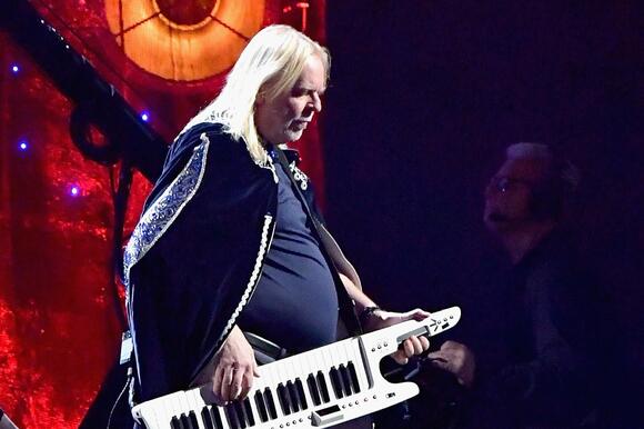 Rick Wakeman's 'Wakeman and Son' Tour Kicks Off With Yes Classics ...
