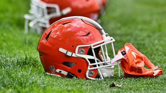 24-Year-Old Cleveland Brown Star Player Exposed For Dating 18-Year-Old ...