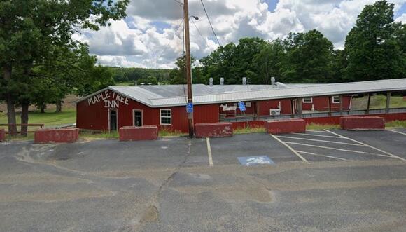 New Yorkers Line Up For Restaurant Only Open 2 Months Each Year - NewsBreak