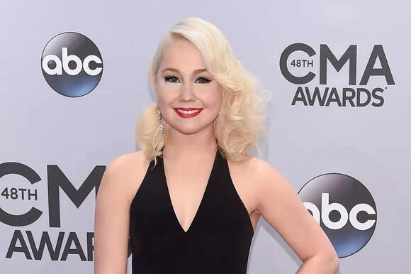 These 36 Country Singers Have Battled Cancer - NewsBreak