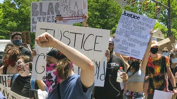 Columbus, Ohio, officer charged in 2020 protests sues investigator ...