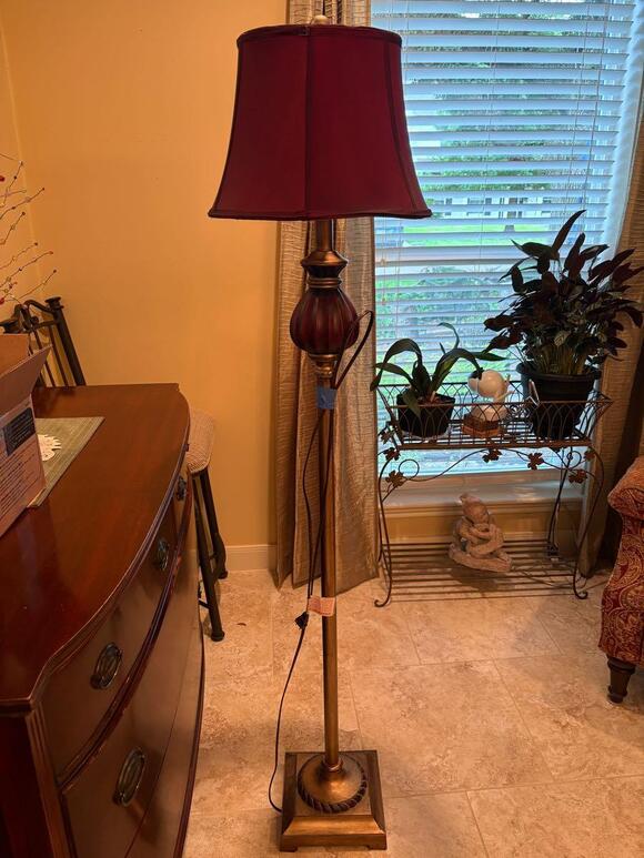 🎁 Freebies Up for Grabs in Houston — Furniture, Clothes & More - NewsBreak