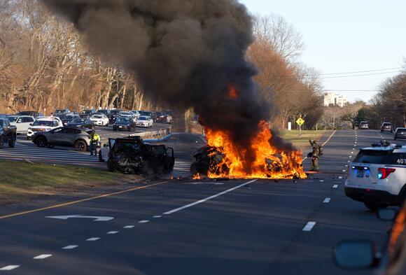 6 injured in fiery five-car crash that shut down Veterans Memorial ...
