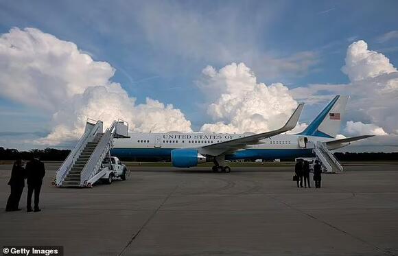 See inside Trump's magnificent new Air Force One jet - NewsBreak