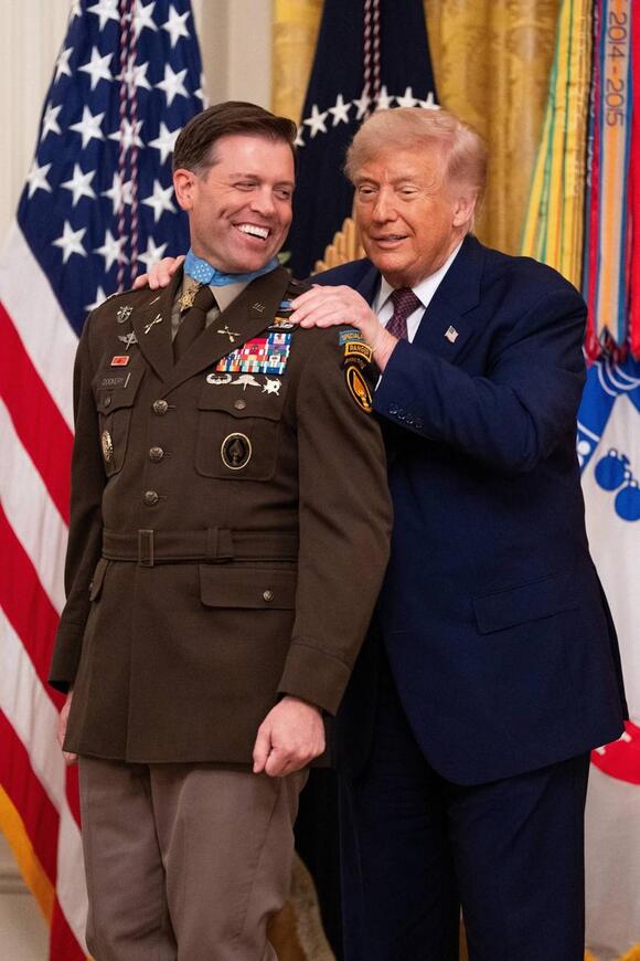 President Donald Trump Struggles to Clasp Medal of Honor on US Army ...