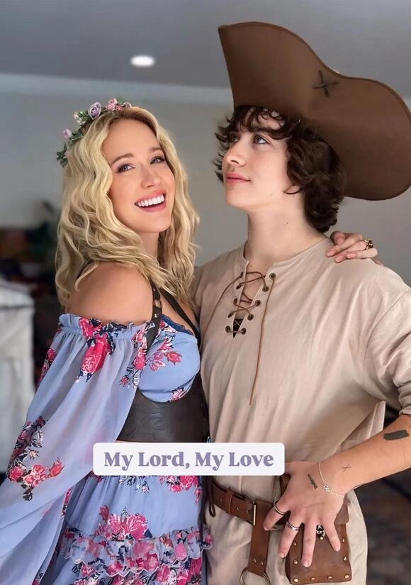 ‘Pitch Perfect’ star Anna Camp confirms romance with stylist Jade ...