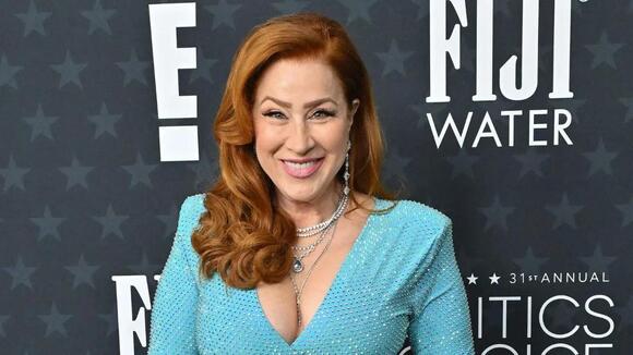 Lisa Ann Walter Shocks Fans as She Swears During 'Jeopardy!': Watch ...