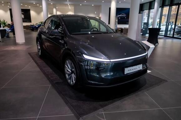 YouTuber MKBHD Hails Tesla Model Y Performance, Calls EV Giant's Self ...